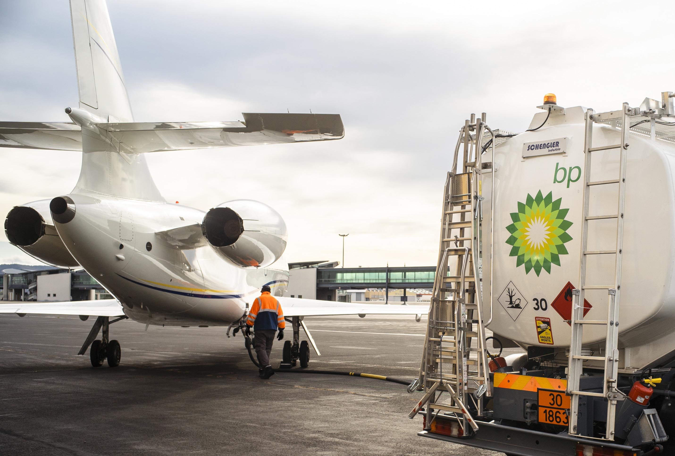 Air bp collaborates with ExecuJet at Berlin Brandenburg GA Terminal ...