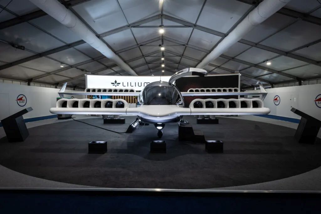 Lilium debuts Jet eVTOL at Houston Hobby Airport, Texas | Business ...